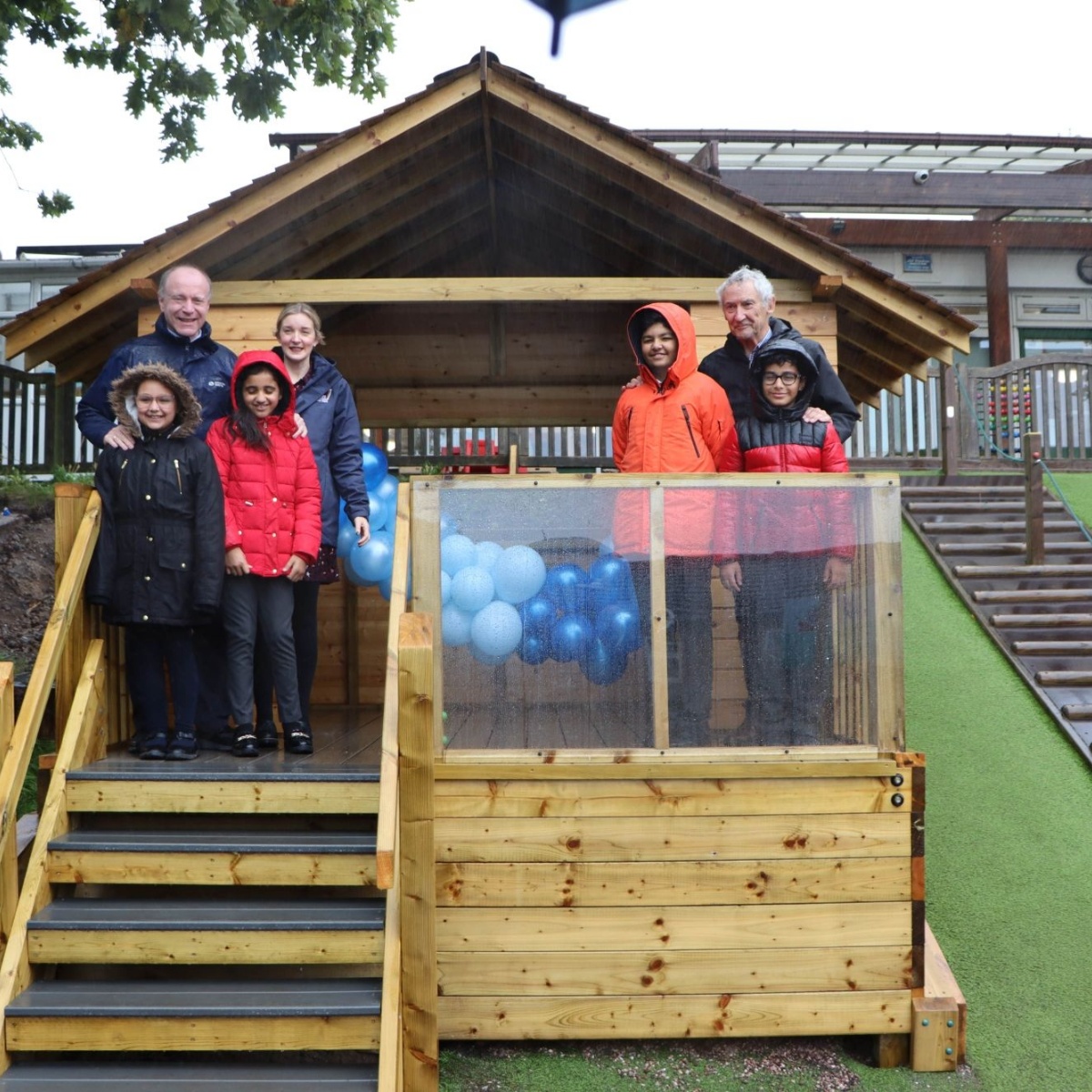 Kates Hill Primary School - MP helps build and open a play area at ...